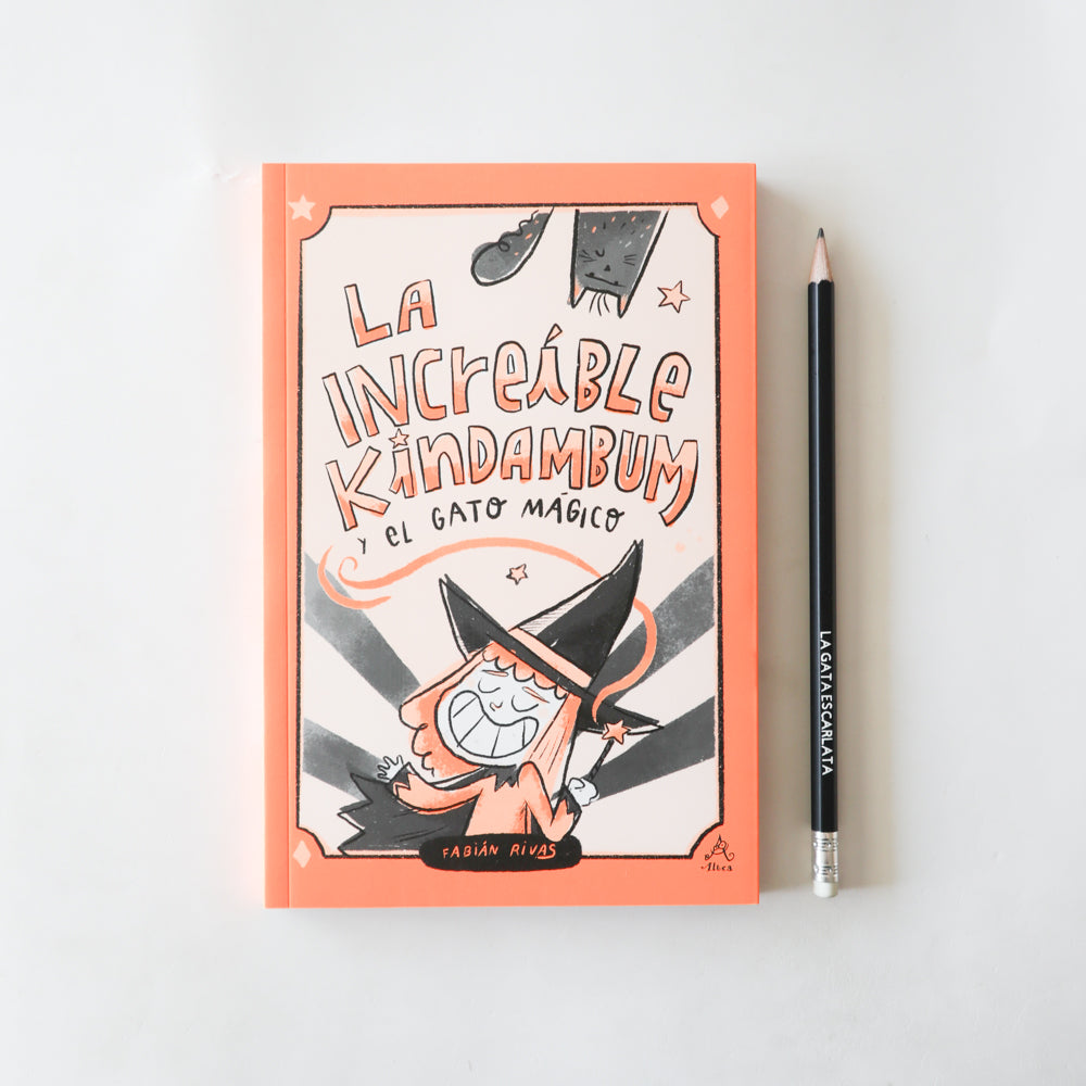 La increíble Kindambum y el gato mágico – La Gata Escarlata